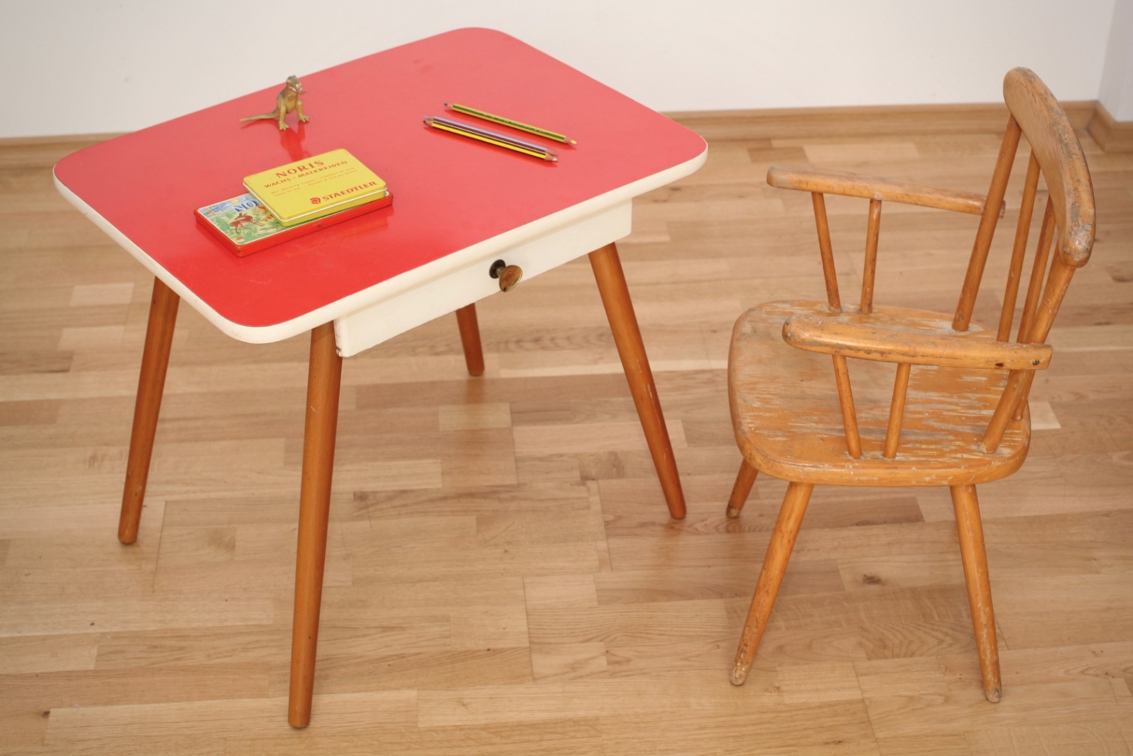 Kindertisch und -stuhl aus den 50ern - raumwunder - vintage wohnen in ...
